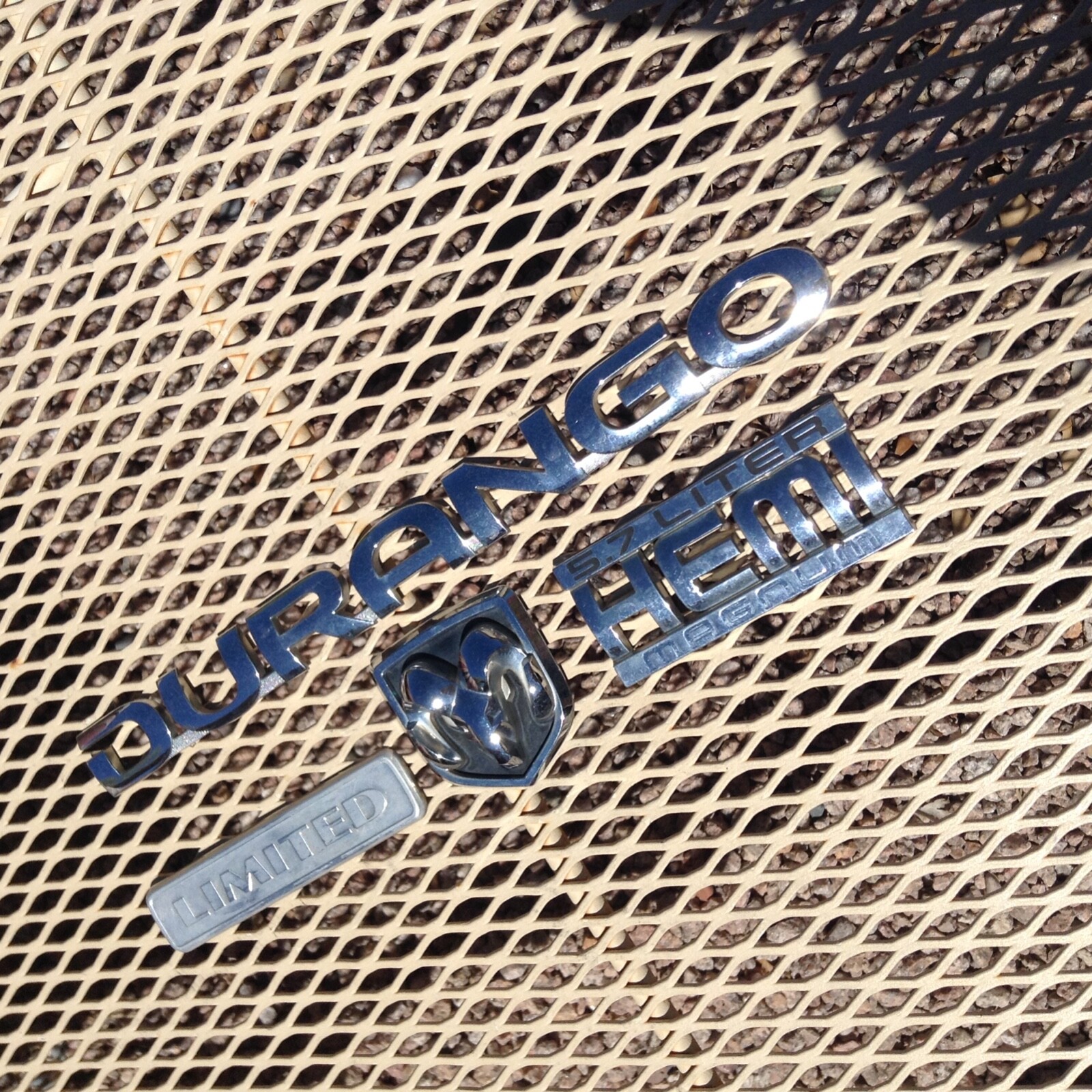 2001/04 dodge Durango limited -- TAILGATE EMBLEM SET -- 4X-ITEMS -- EXC ...