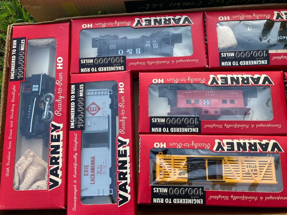 c1962 Varney Train Set # 4P6 Santa Fe with original boxes and paper ...