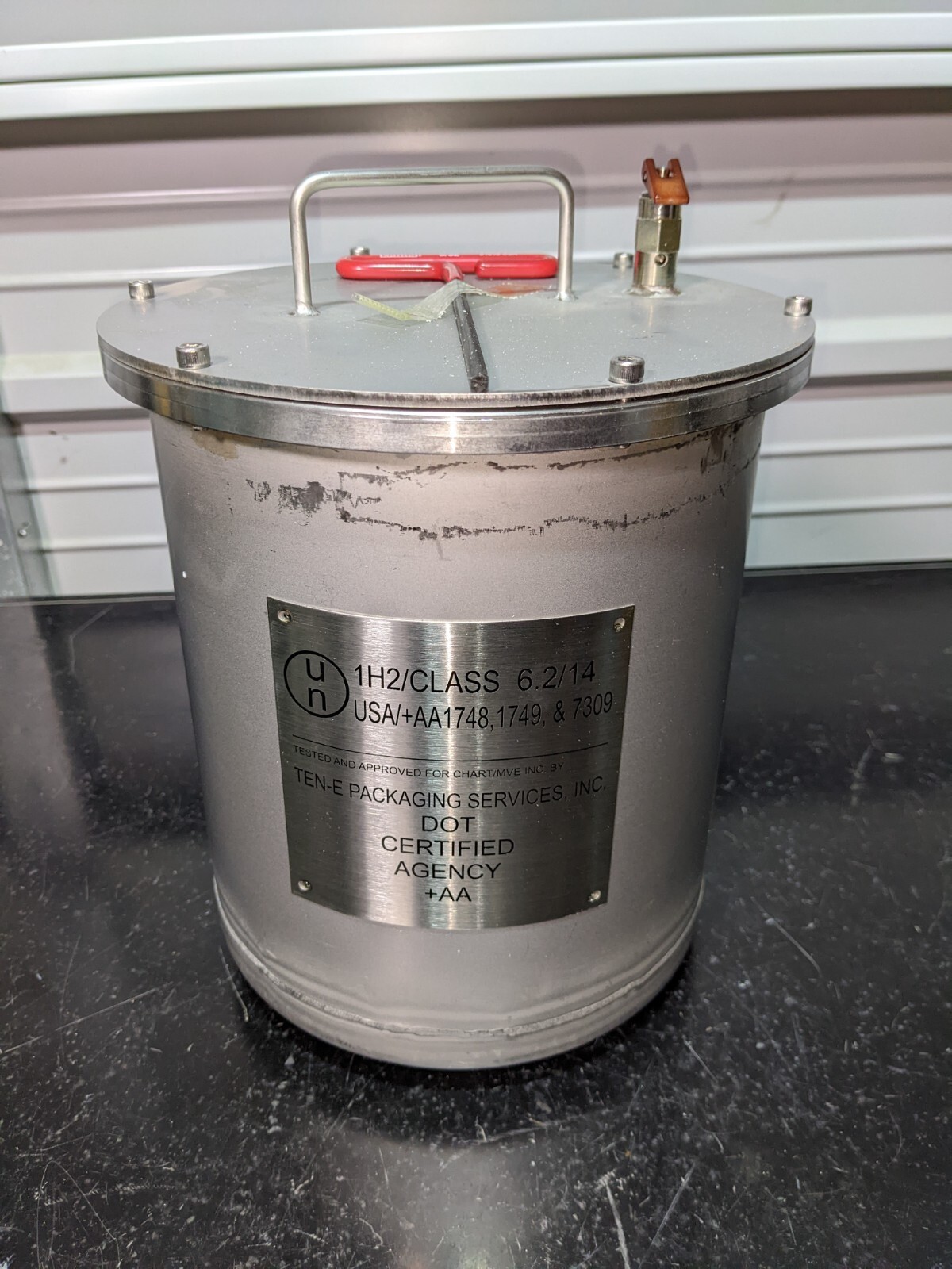 Chart MVE Secondary Shipping Container for IATA Cryoshipper 1H2/CLASS 6 ...