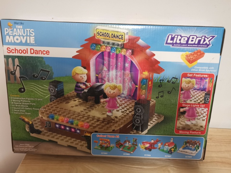 Lite Brix The Peanuts Movie School Dance (5+) Sally & Schroeder lights ...