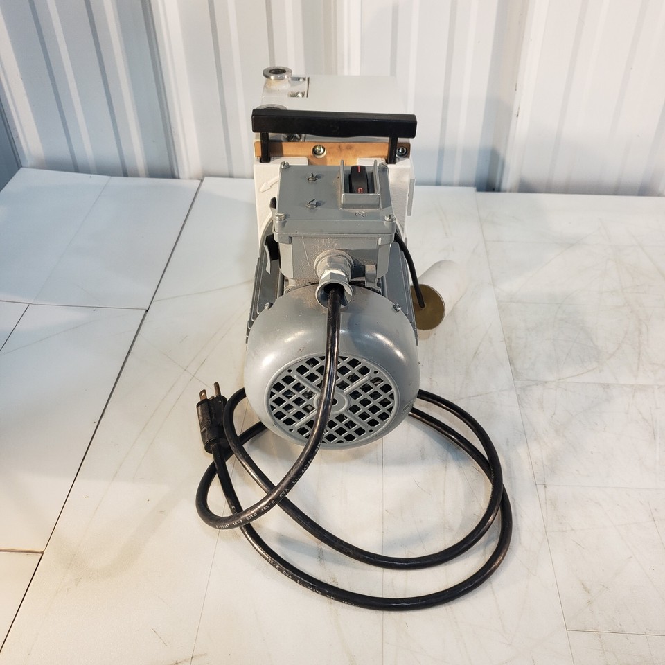 Leybold Trivac D4B Vacuum Pump Pulls 20 mTorr, KF16 Inlet/Exhaust, 240 ...