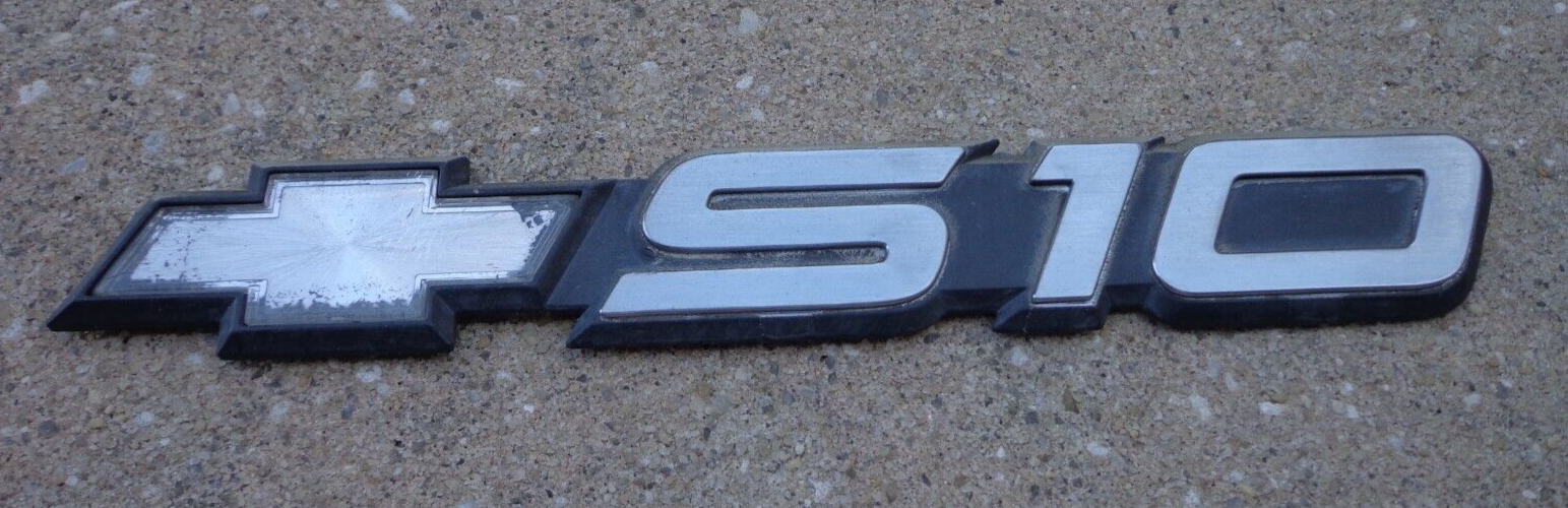 Chevrolet Chevy S10 script emblem badge decal logo tailgate OEM Genuine ...