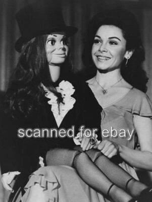 ACTRESS SINGER ANNETTE FUNICELLO WITH PUPPET 8X10 PHOTO 185 | eBay