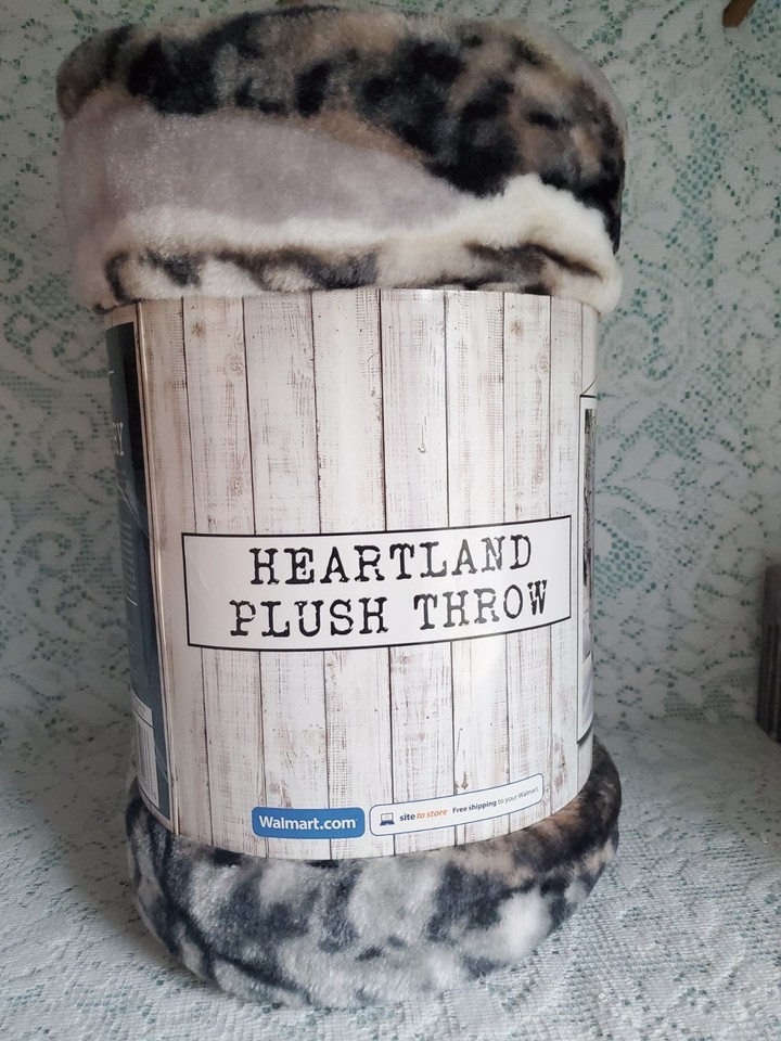 Wild Frontier 50”x 60” Wilderness Wolf Pack Plush Throw Blanket - No ...