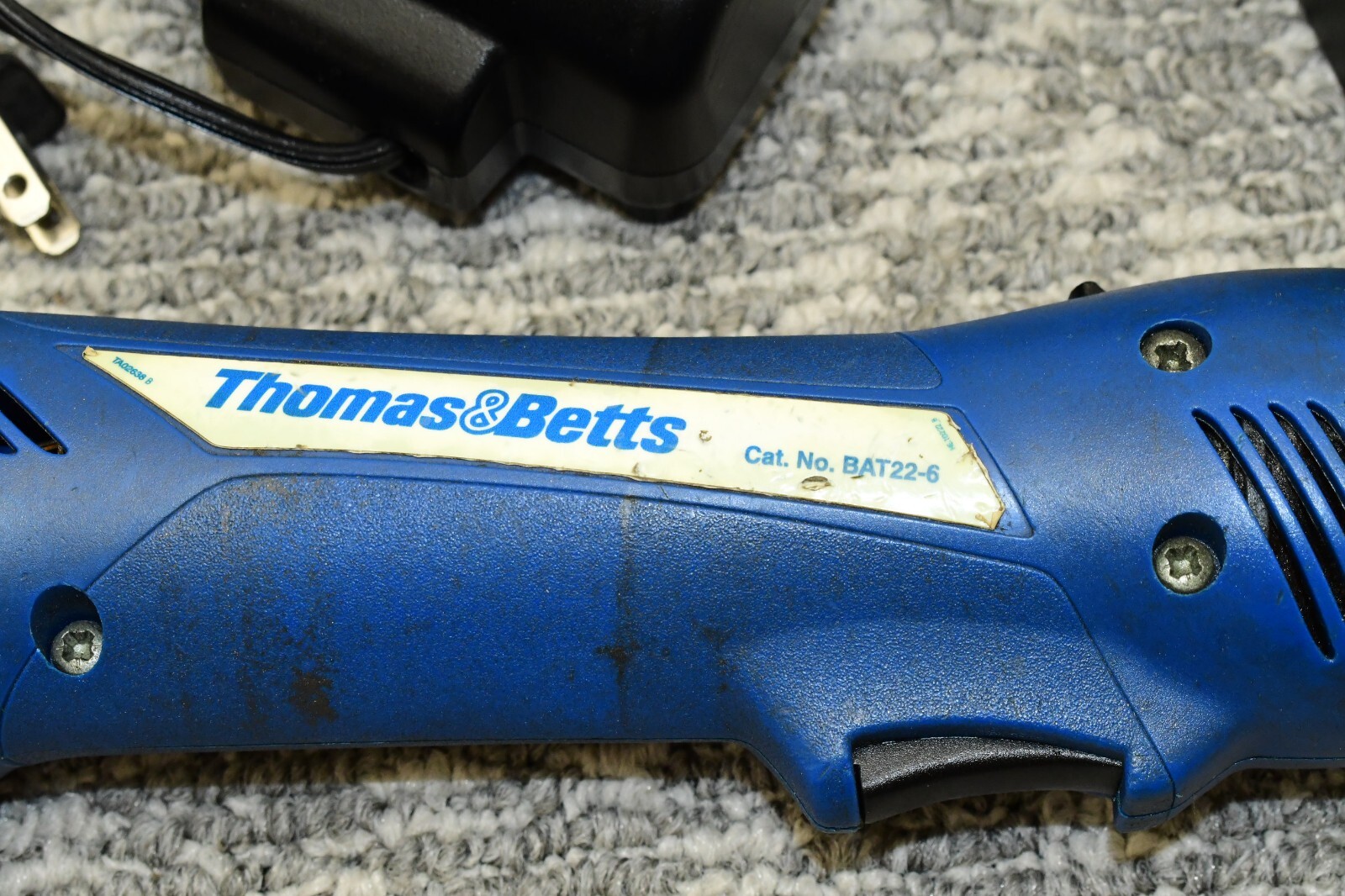 Thomas & Betts Battery Operated Crimping Tool w/ Battery/Charger BAT22 ...