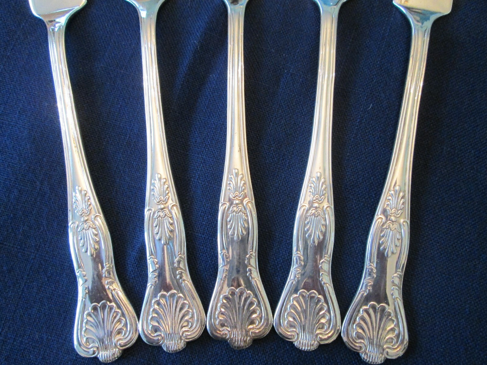 SET 5 FISH KNIVES! Vintage VINERS of SHEFFIELD silverplate: QUEENS ...