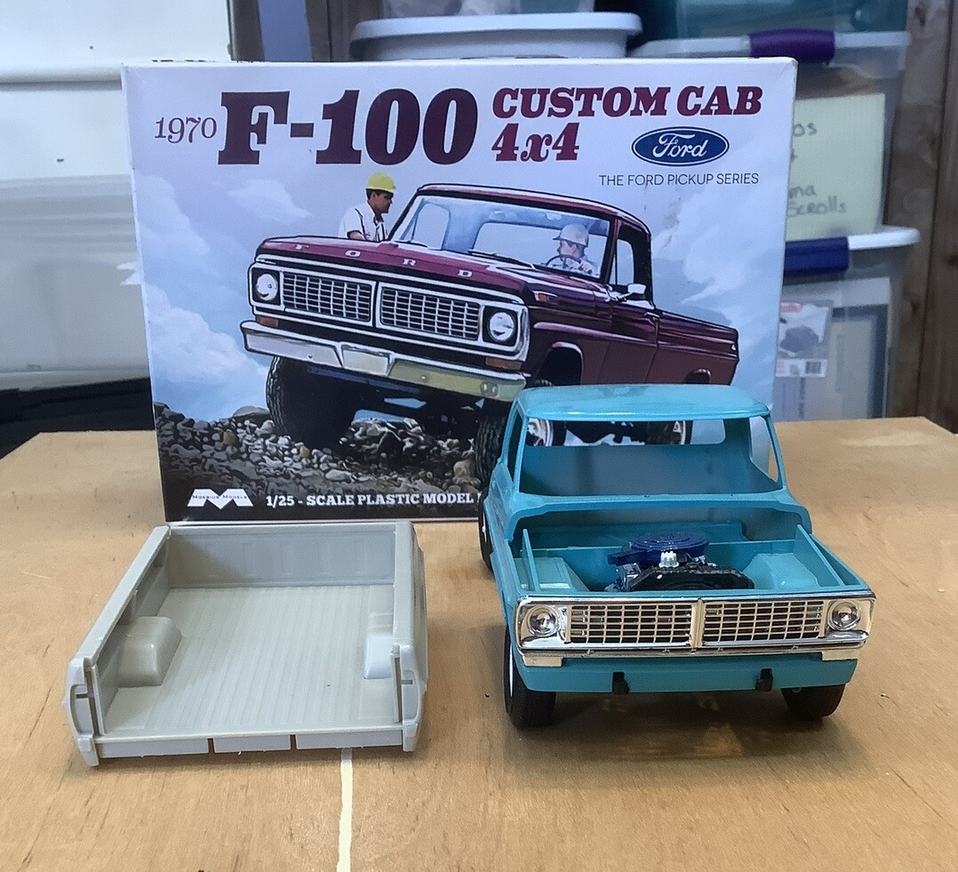 Moebius 1970 Ford F-100 Custom Cab 4x4 Pickup Truck 1:25 model car kit ...