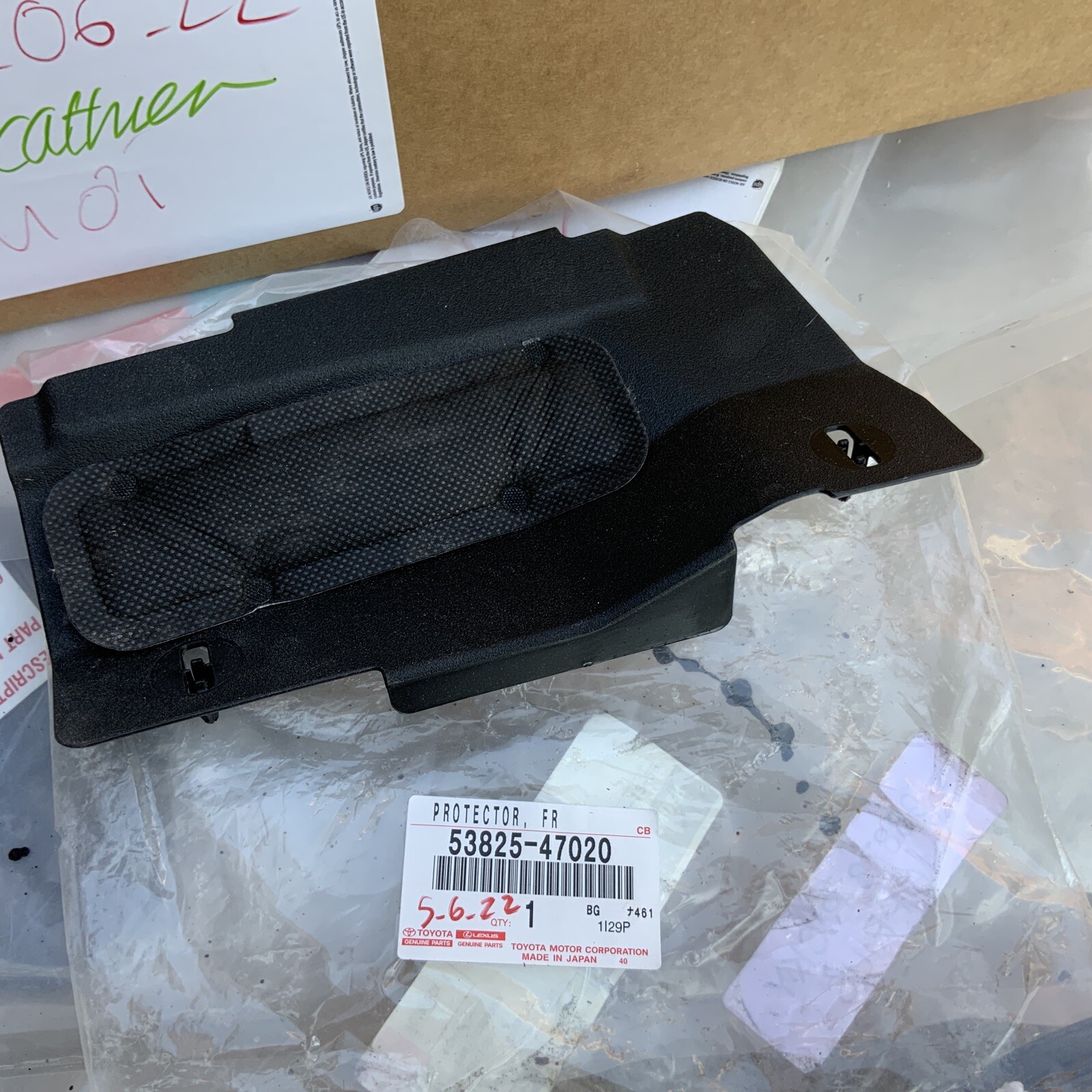 2012-2017 Genuine Toyota PRIUS UPPER RIGHT Fender Protector 53825-47020 ...