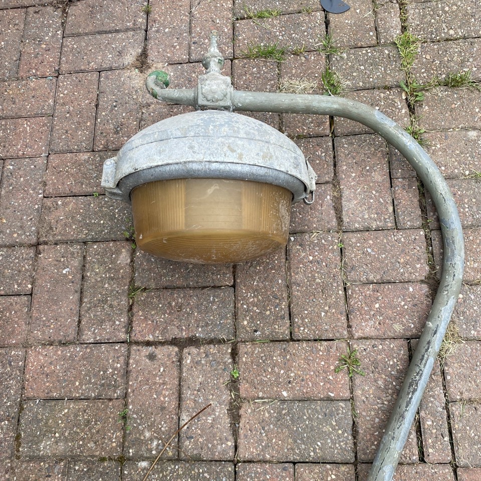 AC Ford AC 888 Swan Neck Cast Iron Street Lamp with swan neck bracket ...