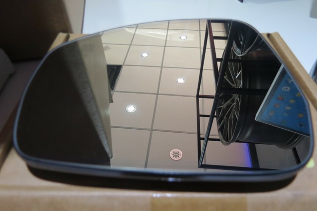 Land Rover OEM Glass - 2017 Drivers Side Rear View Outer Mirror ...