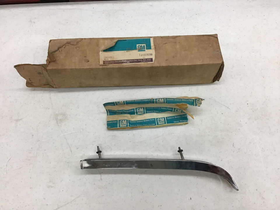 Corvette 1968-1972 GM NOS RH Big block LT2 hood molding 3929260-3922286 ...