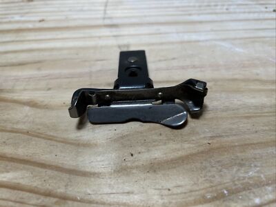 Singer 128 Vibrating Shuttle Sewing Machine Bobbin Carrier Vintage ...