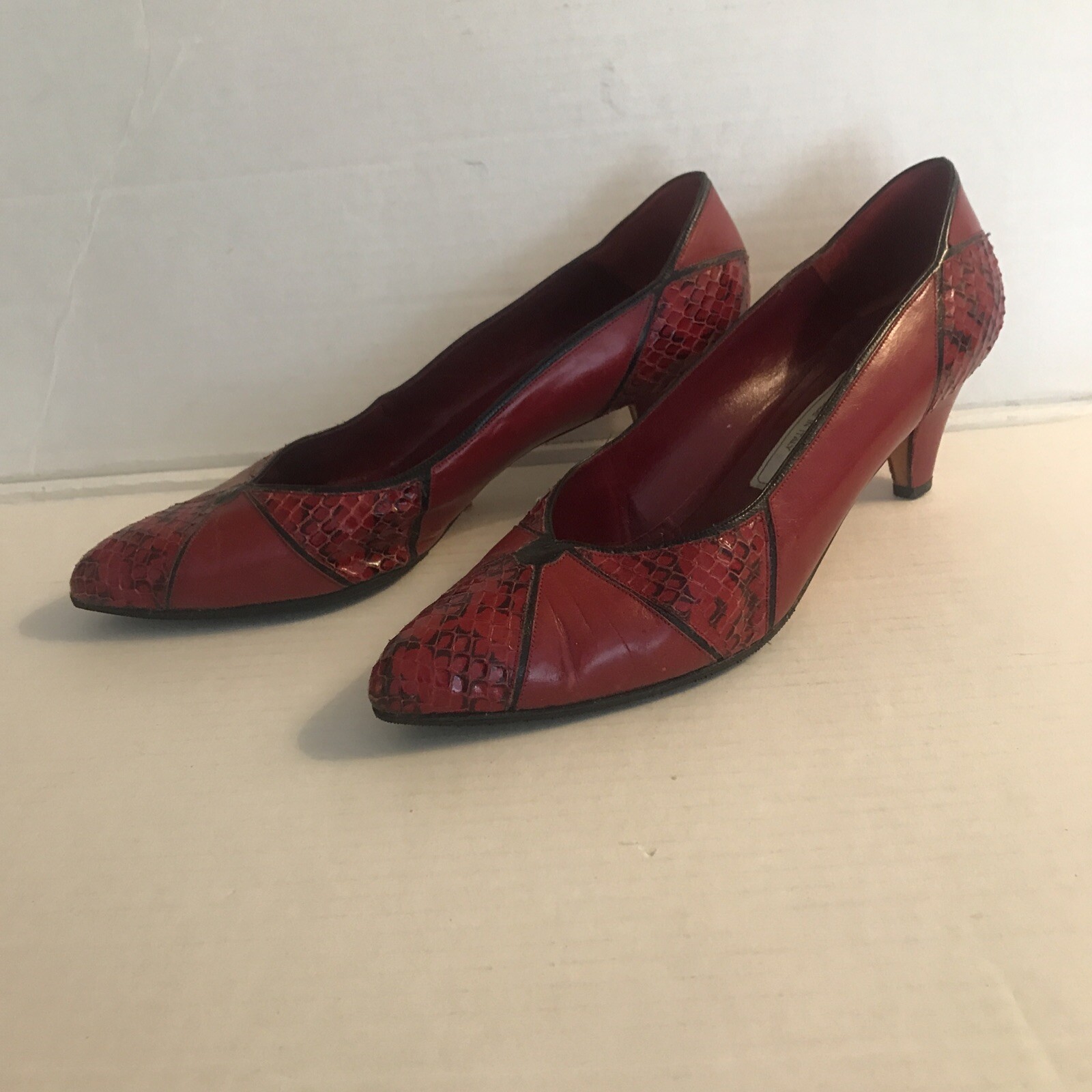 Bally Womens Animal Red Leather Pumps Pointed Toe Italy Heels Size 9 M ...