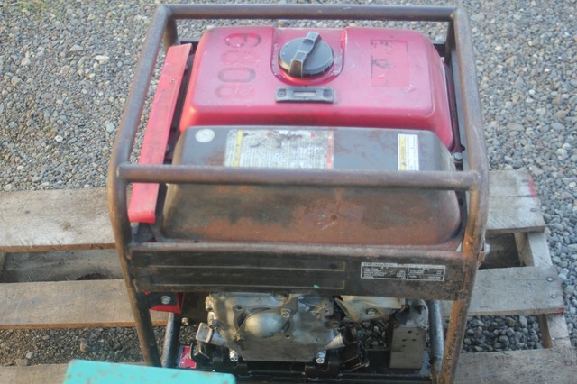 Honda Power Equipment EB3000C 3000W Portable Gas Industrial Generator ...