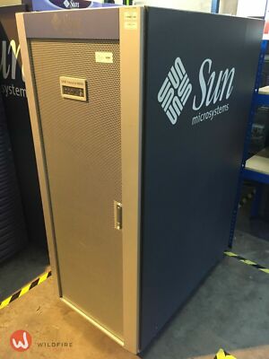 Sun SPARC Enterprise M8000, 8x 2.88GHz, 128GB RAM, 8x 146GB HDDs ...