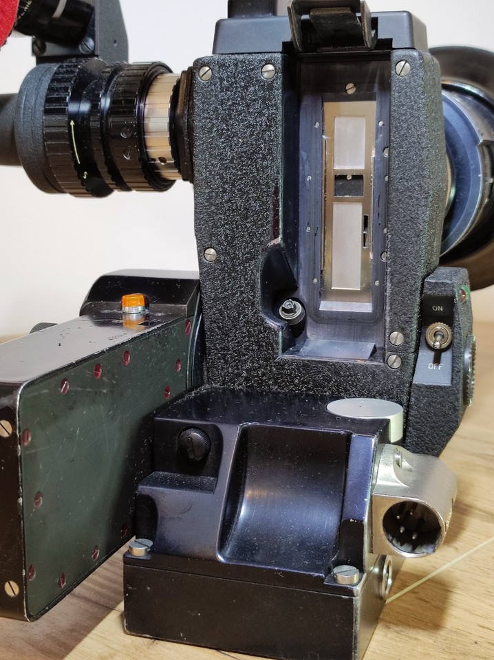 ECLAIR ACL (ACL II) 16mm motion picture camera & Angenieux 10-150mm ...