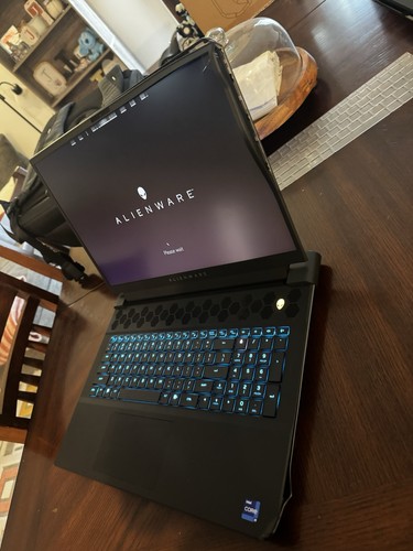 Alienware M18 18 Gaming Laptop RTX 4090 FOR PARTS/REPAIR READ ...