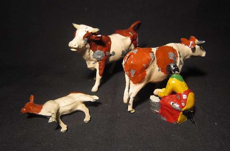 DV1897 GM VACHE VEAU FIGURINE FERMIERE PLOMB CREUX EM | eBay