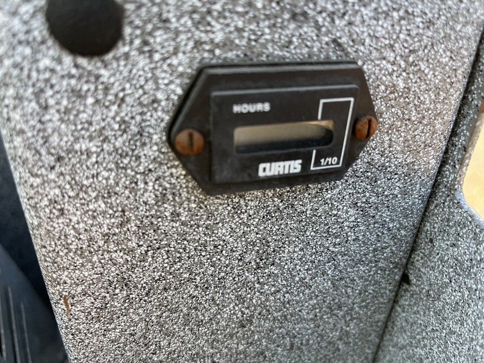 Factory Cat 250 Floor Scrubber Ride On Cleaner Electric With Charger | eBay