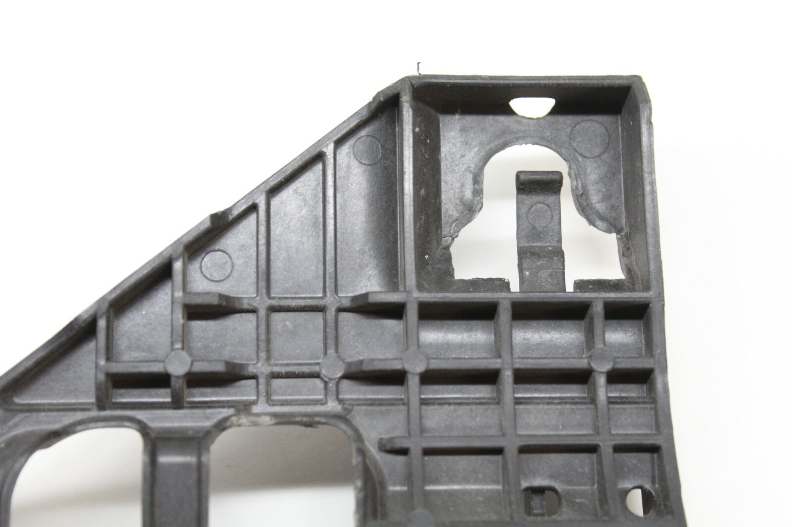 2012 VW JETTA TDI FRONT RIGHT BUMPER GUIDE BRACKET MOUNT 5K0 807 228A ...