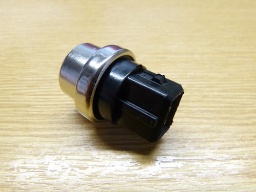 NEU Temperaturgeber Kühlwassertemperatur für VW T3 T4 Golf 2 3 ...