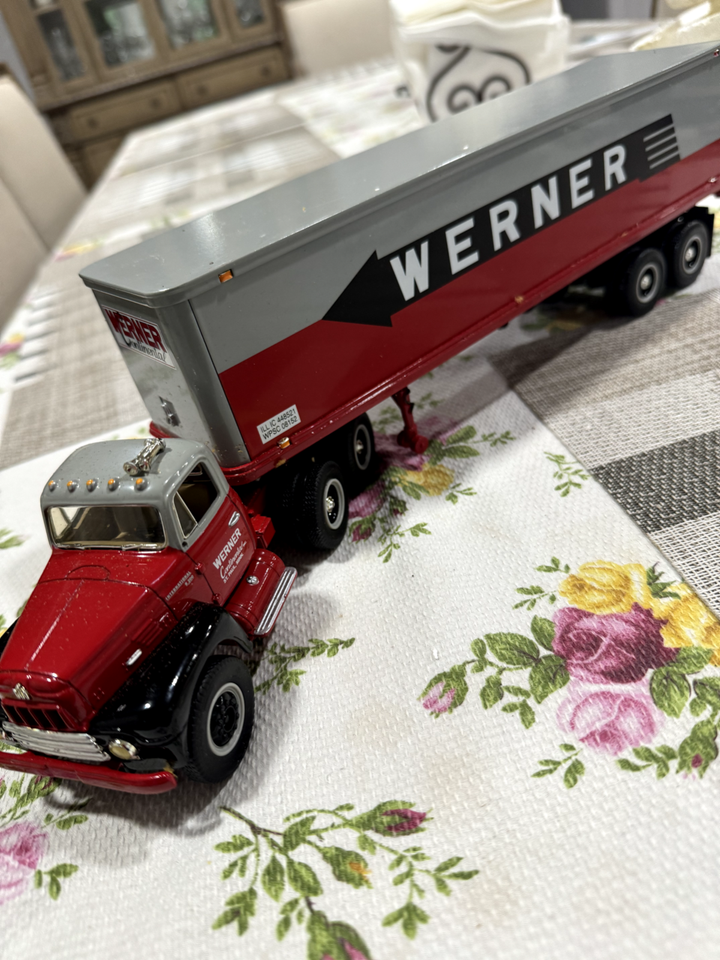 1:34 Werner Continental Inc 1959 IH Tractor Trailer internacional B200 ...