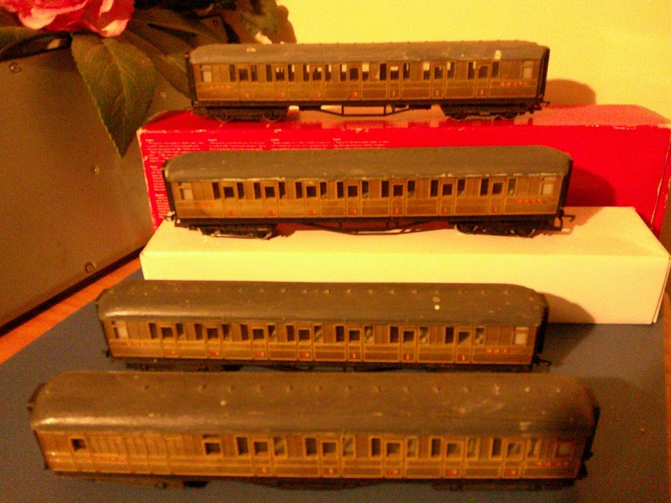 HORNBY LNER FOUR TEAK COACHES GREY PAINTED ROOFS | eBay UK