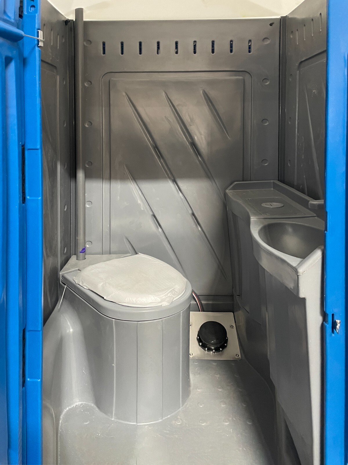 Portable Single Stall Restroom Outdoor Mobile Toilet W/ Sink Event ...