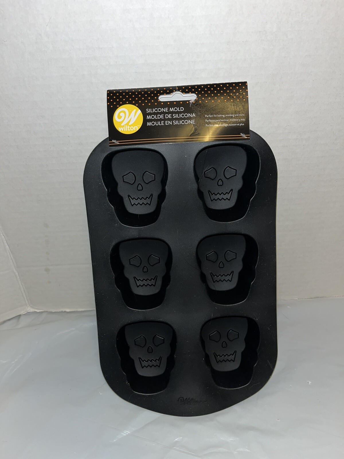 NEW!! WILTON HALLOWEEN Silicone Baking Mold ~ SKULLS ~ 6 Cavities | eBay