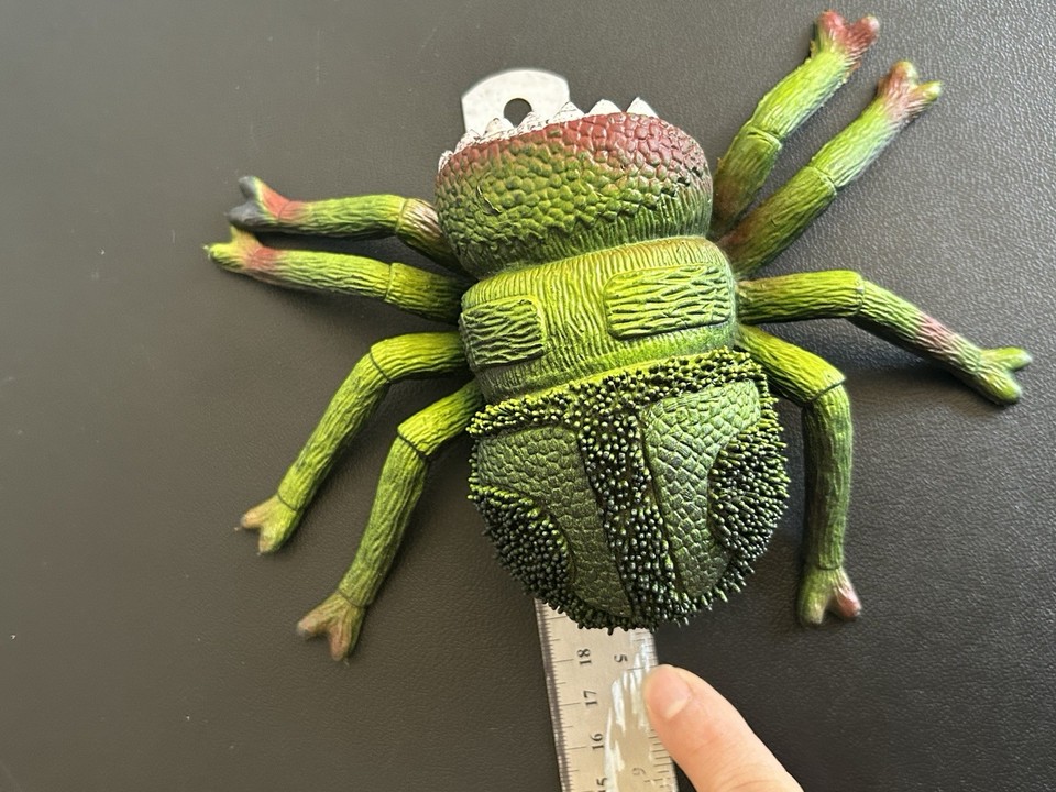 1985 ROCKS & BUGS AND THINGS Green TERRORANTULA SQUEAK Rubber Toy ...