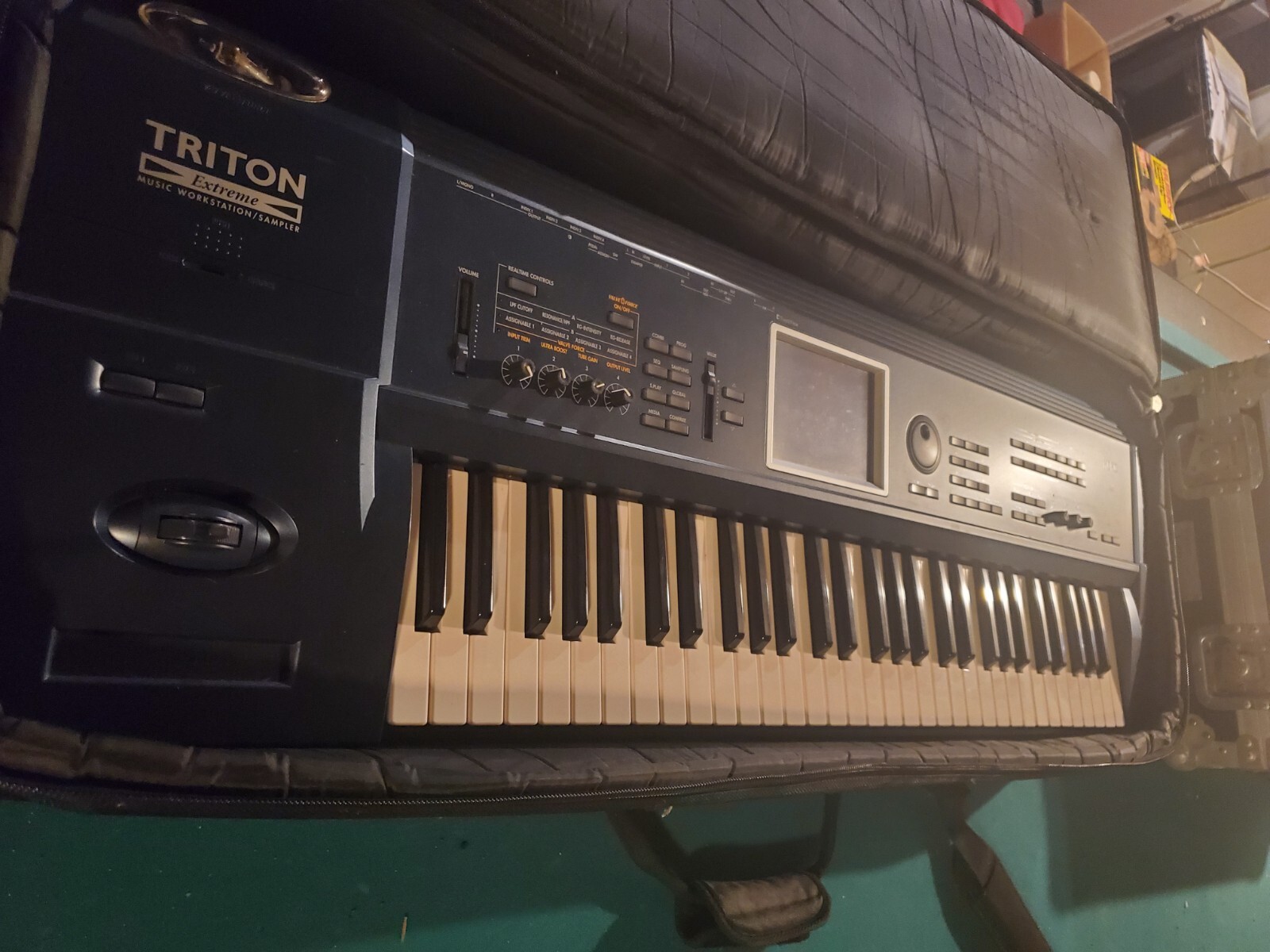 Korg TR61 Keyboard Synthesizer with Korg travel bag. excellent ...