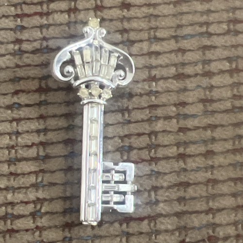 Vintage Signed Crown Trifari Pat Pend Rhinestone Key Brooch Pin Read | eBay