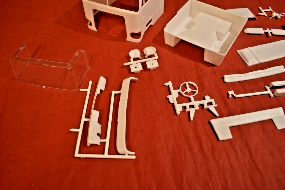 AMT Mack Cruise-Liner Cab Interior and Glass Parts 1/25 | eBay