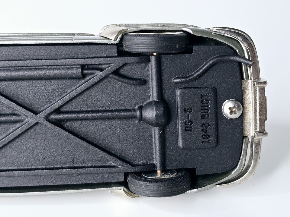 Design Studio - 1948 Buick Sedanet Silver - 1:43 Diecast - Missing Trim ...