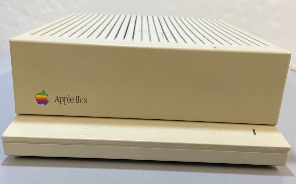 Rare Museum Item Apple II GS w/Kbd, Mouse, & 5 1/4" Disk Drive Works | eBay