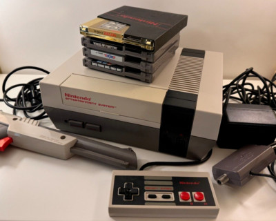 Nintendo NES Bundle 1 Controller, Zapper, Hookups, 4 Games Zelda Mario ...