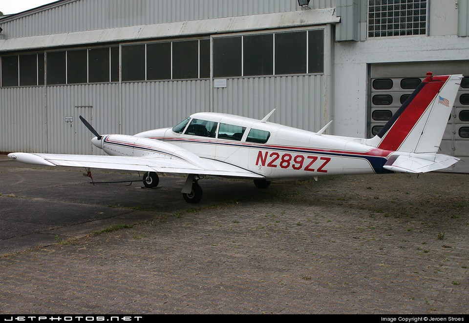 Piper PA-39 Turbo Twin Comanche C/R Airplane Desk Wood Model Small New ...