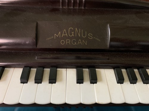 Vintage Magnus Mini Tabletop Electric Organ 1510 Harmonica Bakelite MCM ...