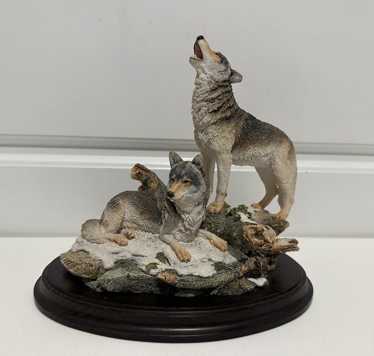 Country Artists Wolf Figures COUNTRY ARTISTS HOWLING Wolf Large CA642