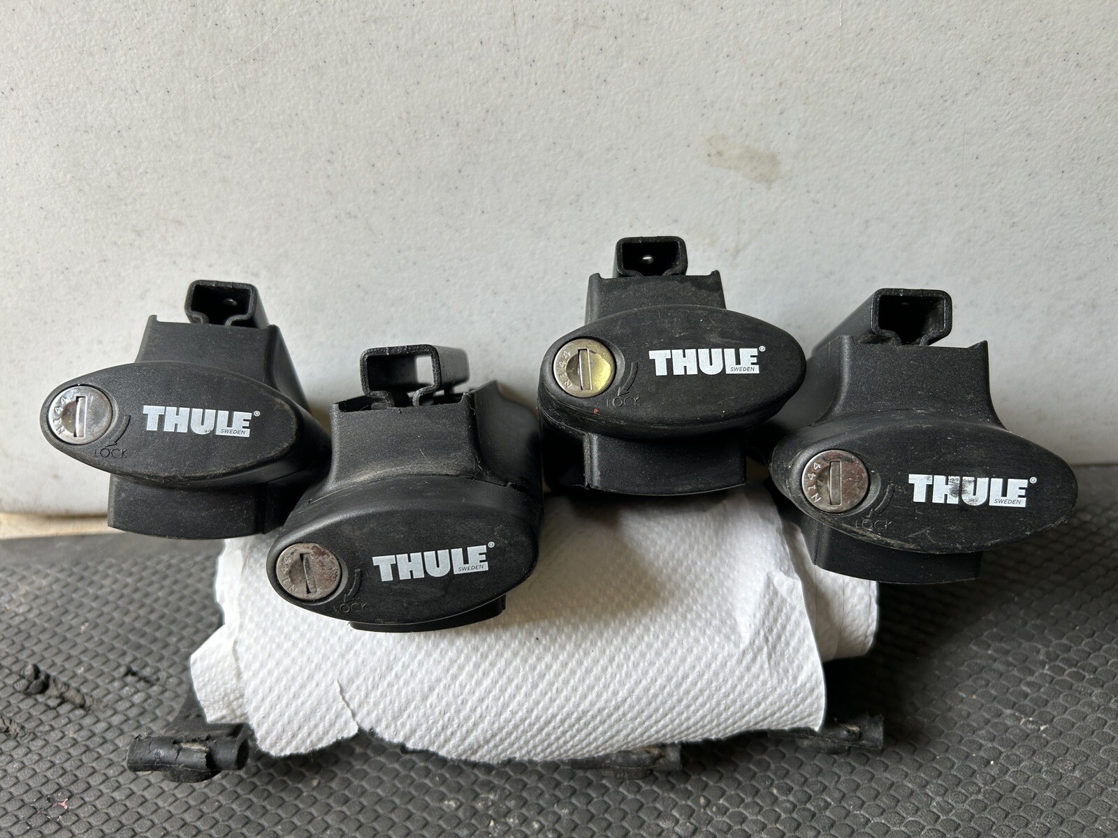 Thule 450R Rapid Crossroad 4-Pack, 4x Lock Cores, 2x Keys, For WingBar ...