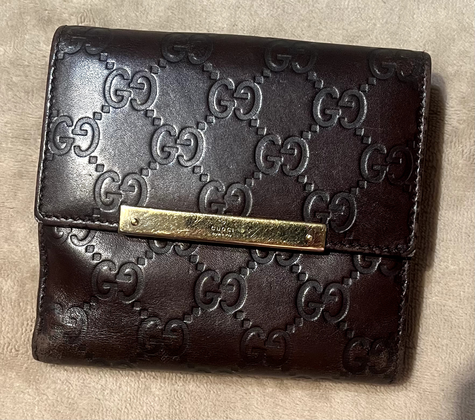 AUTHENTIC GUCCI GG Logo Brown Leather Wallet H11.2 CM… - Gem
