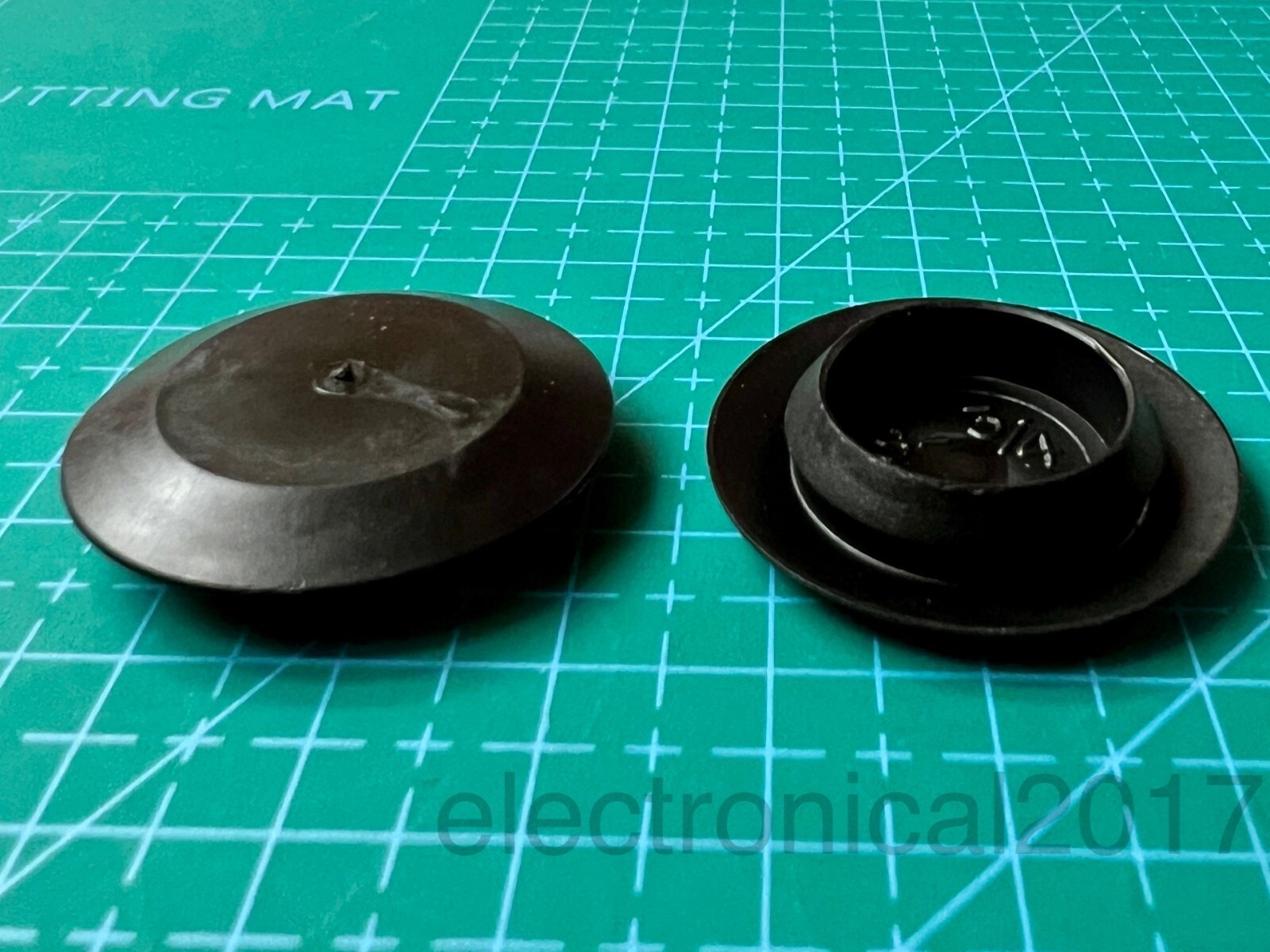 2pcs Essentra Push-fit Black Plastic Hole Plug for Sheet Metal, 3/4 ...