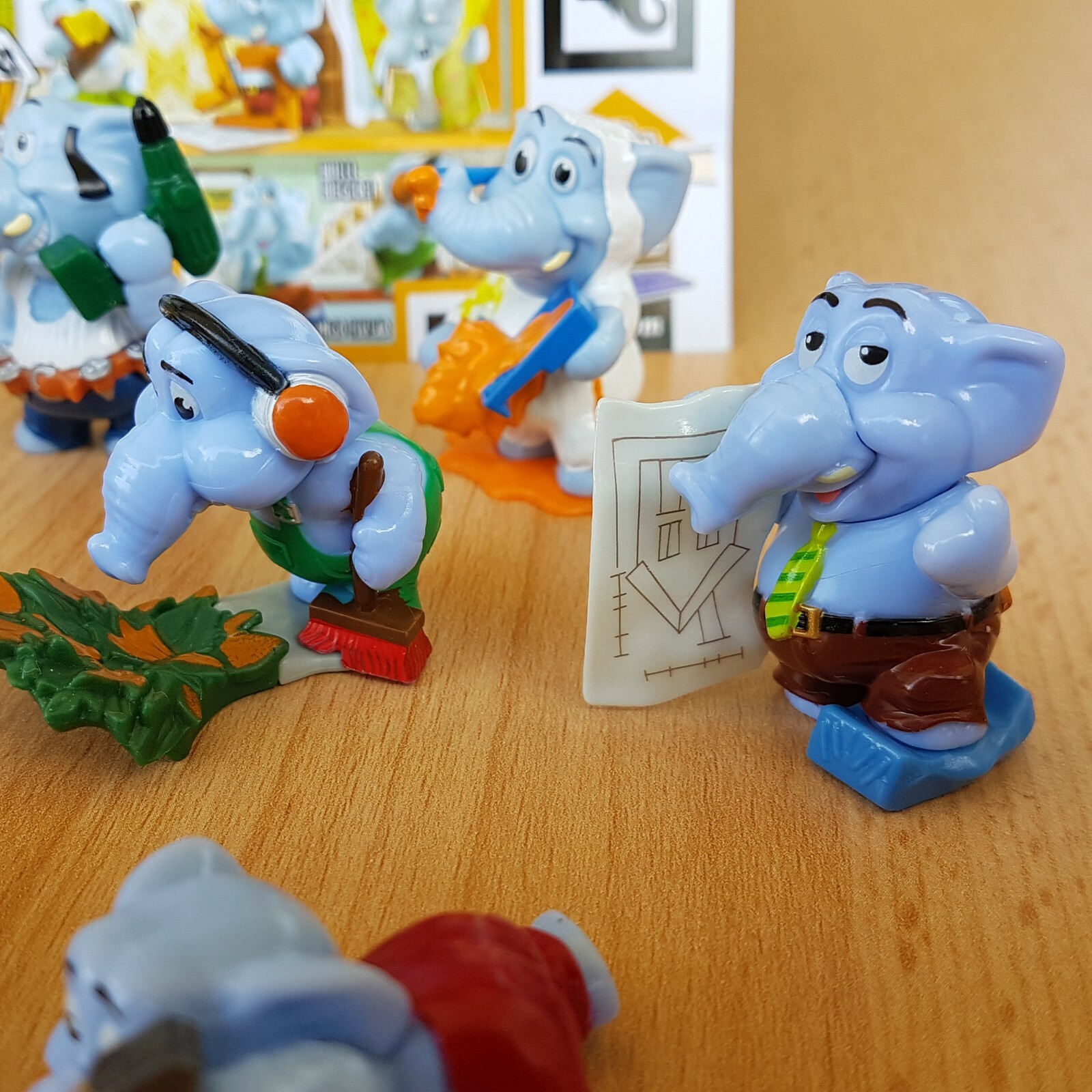 TOP KINDER SURPRISE SET - Handyman Craftsman Elephants - MINT 1.3 ...