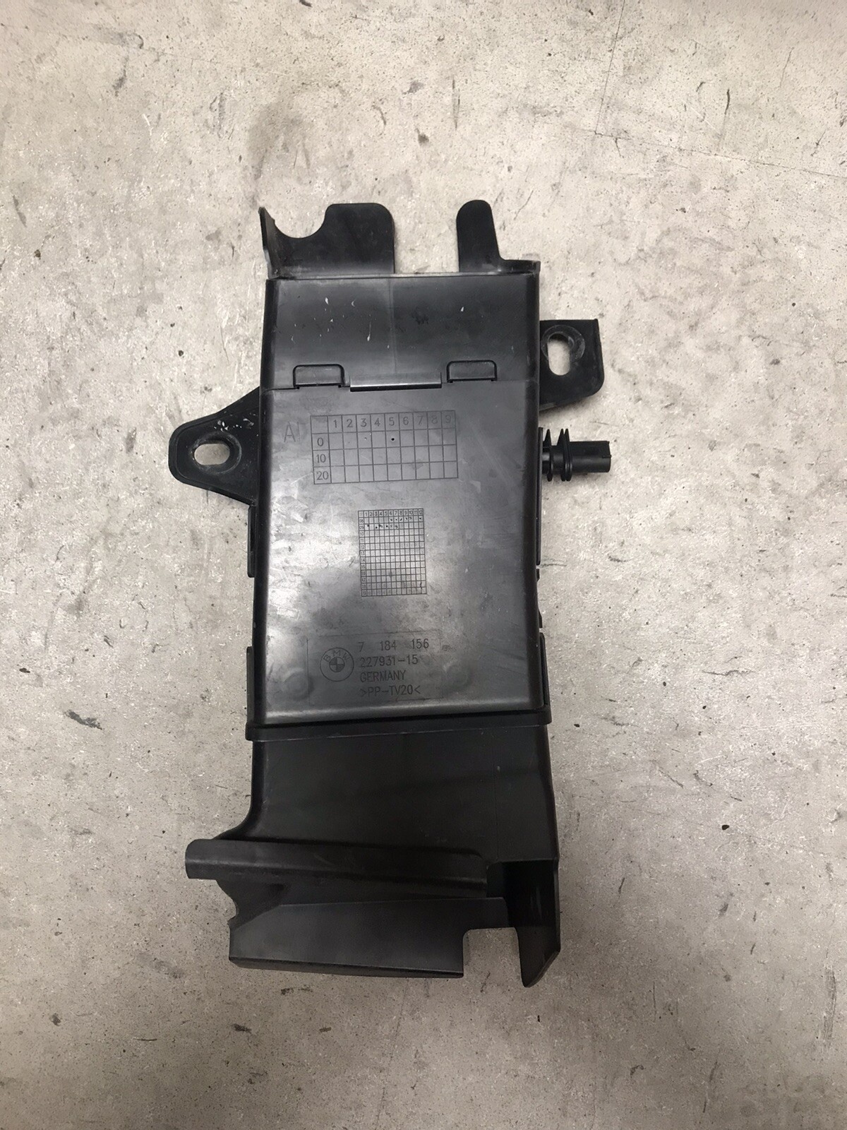 09 to 12 BMW 750i F01 Right Front Lower Brake Air Duct Tube OEM ...