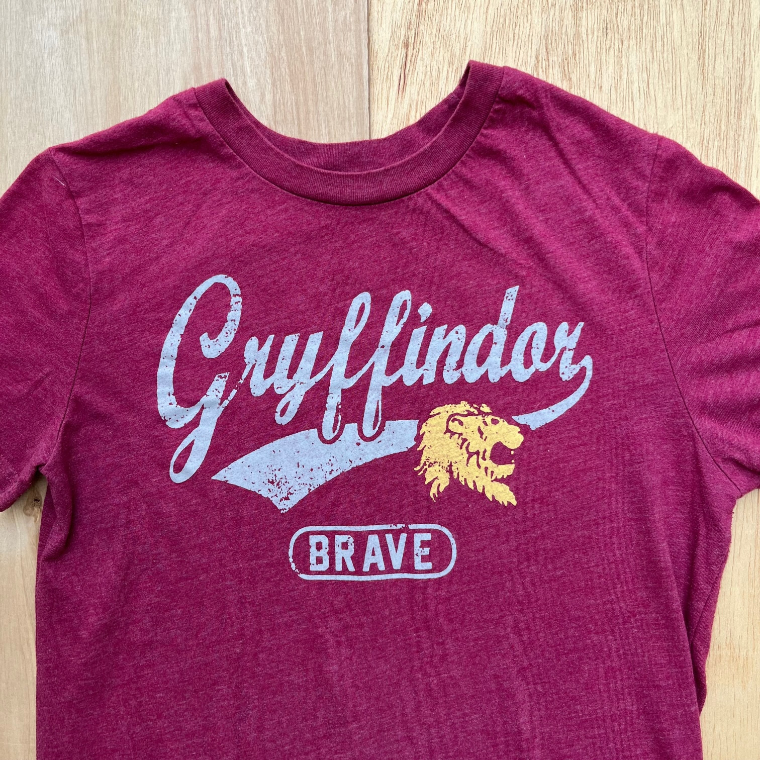 HARRY POTTER HOGWARTS GRYFFINDOR BRAVE Women’s Crew N… - Gem