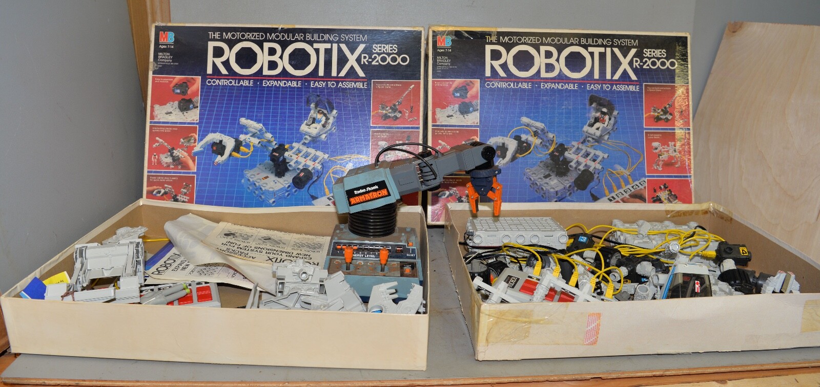 2 Robotix R-2000 motorized robotic building lot 1980 Armatron robot toy ...