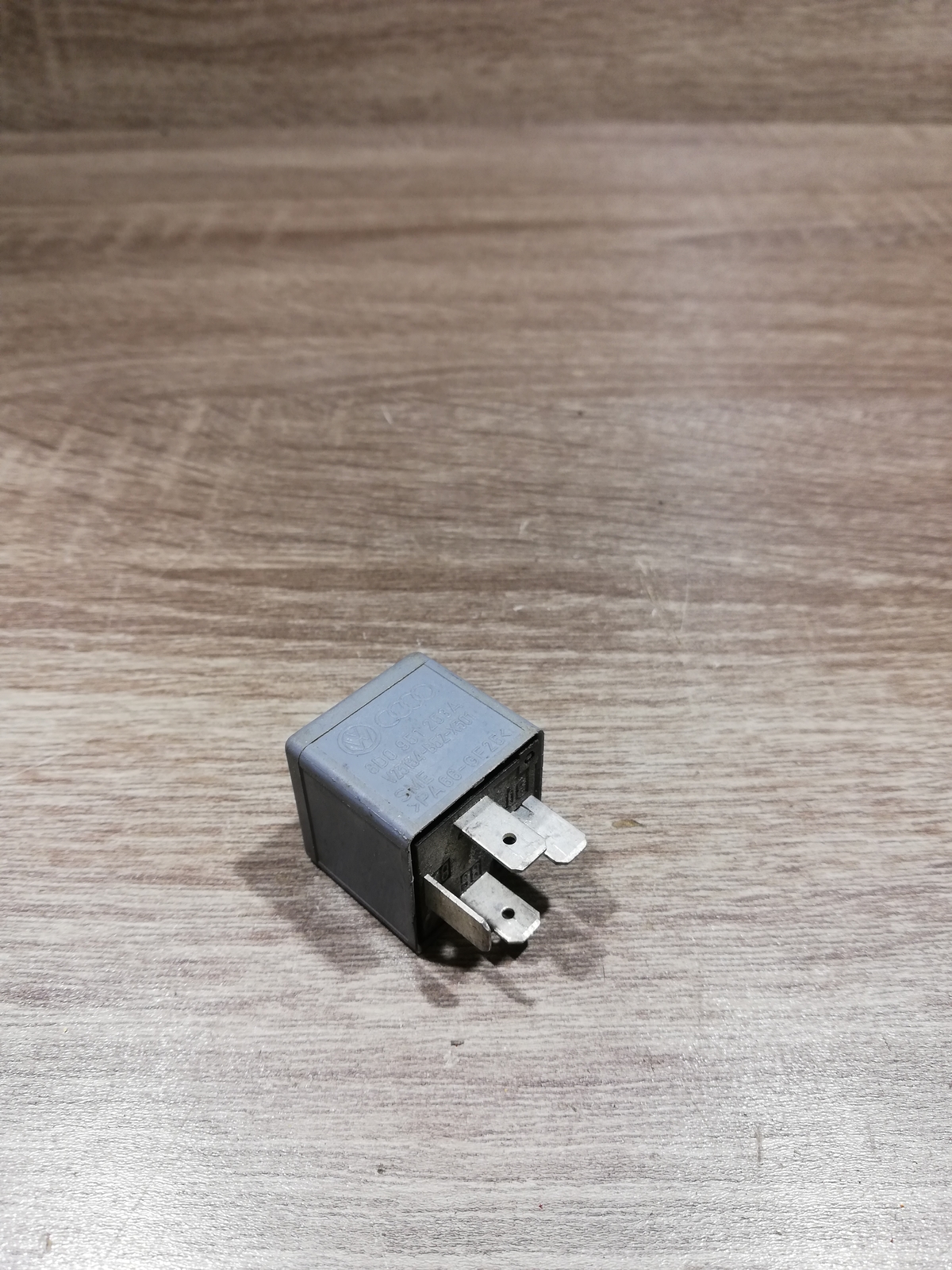 VW Relay Control Module Unit 8d0951253a 373 Silver | eBay