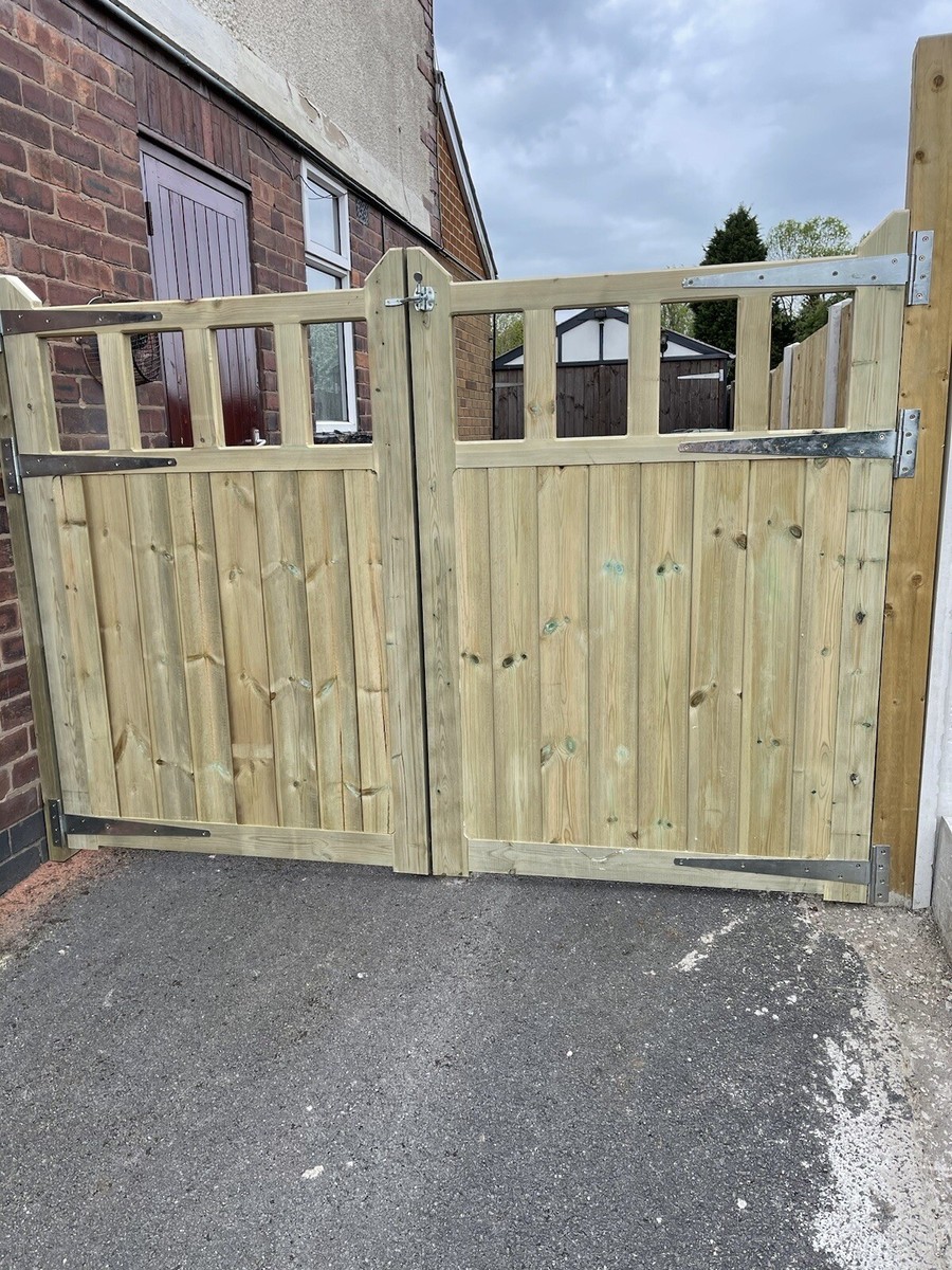 Cottage Driveway Gates WOODEN GATES — Automated Control Systems