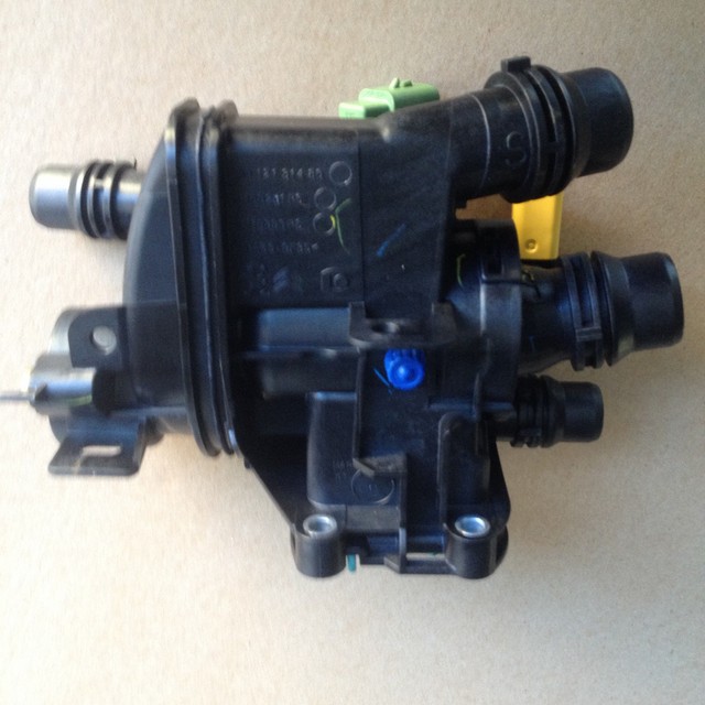 Peugeot 2008 II 1.2 12v PureTech Gt-line Thermostatgehäuse 9812131480 ...