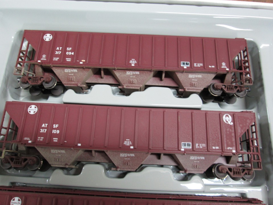 ATHEARN HO TRAIN Santa Fe 54' PS COVERED HOPPERS 6 PACK #72389 (READ ...